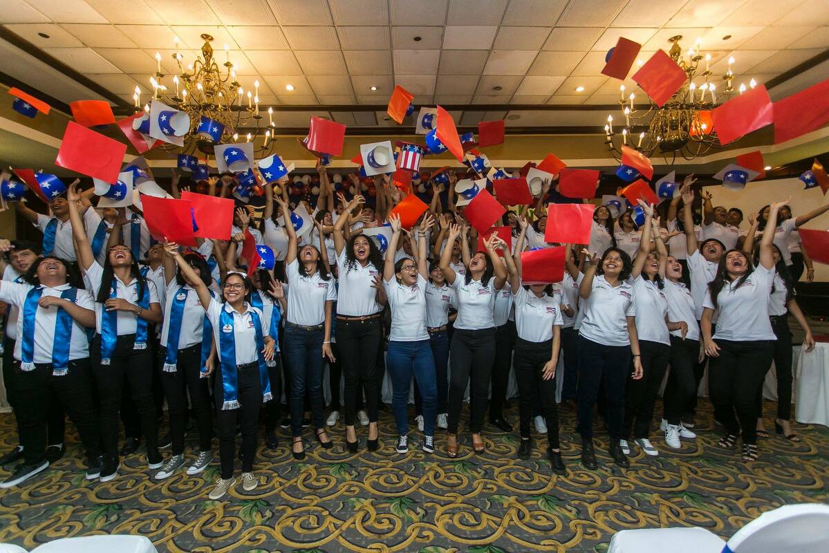 220 Students Graduate from the Access Microscholarship Program | Fabretto