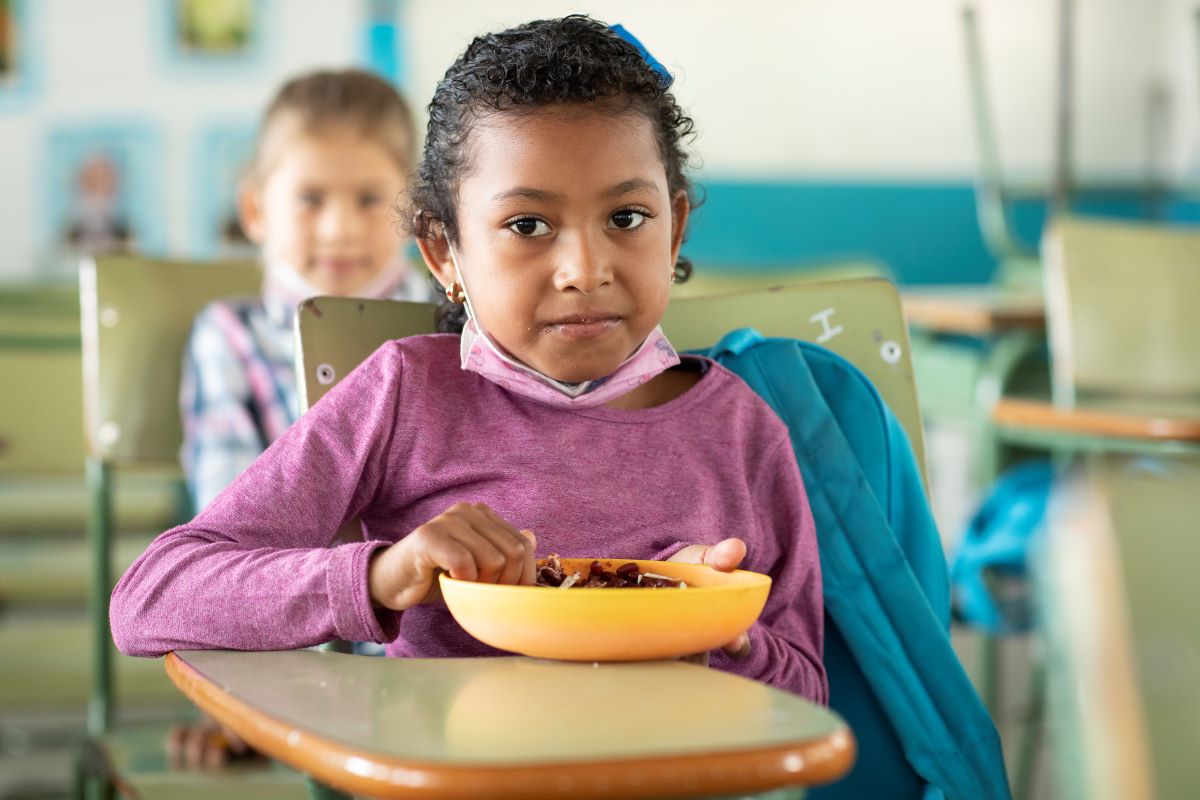Spotlight on MannaPack: School Meals to Fight Malnutrition | Fabretto